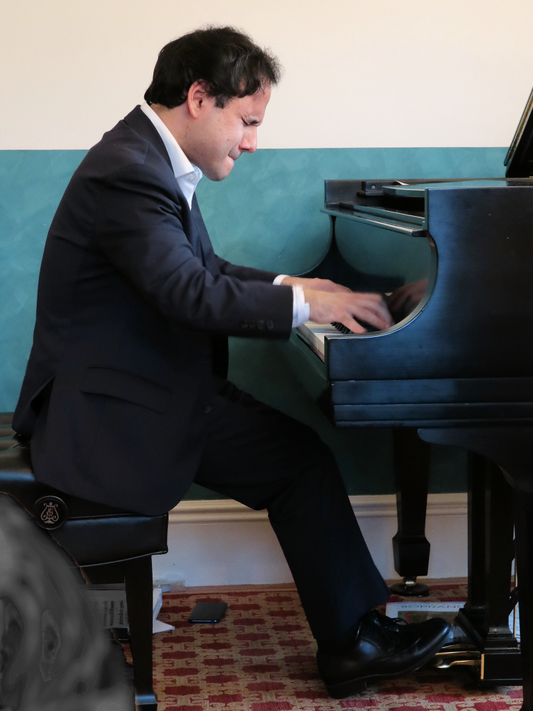 Rosa Chang, Carlos Arcos perform with Ivan Gusev in NYC - ROVING PIANIST